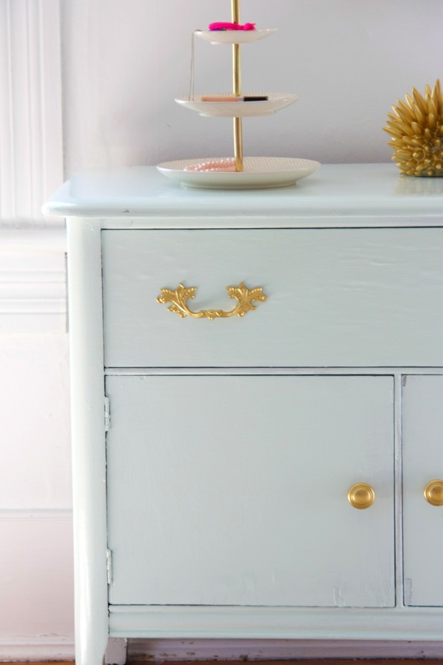 MONDAY MAKEOVER – PAINTED SIDETABLES AND SPRING MINT! – My Old Country ...